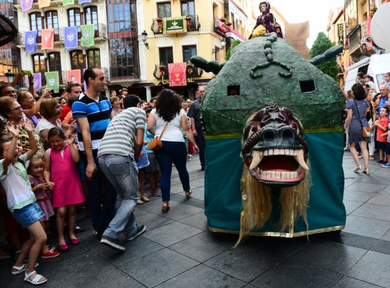 La Tarasca, ese monstruo que volvió a hacer las delicias de pequeños y ...