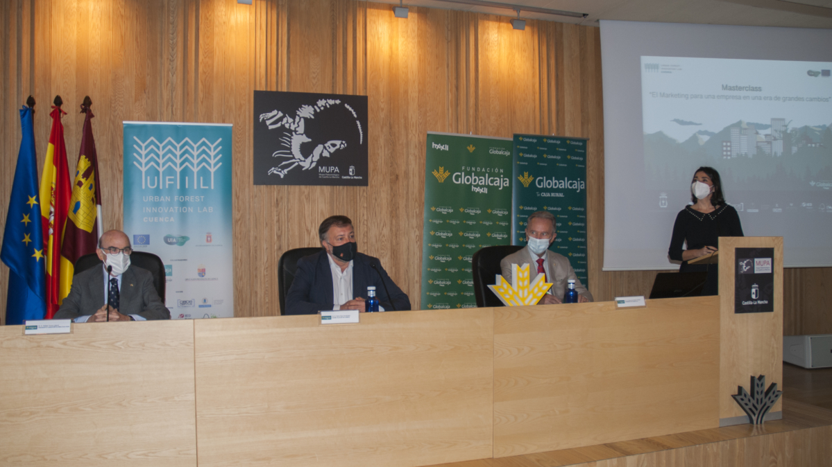 Globalcaja HXXII acerca las tendencias empresariales a los alumnos de ...